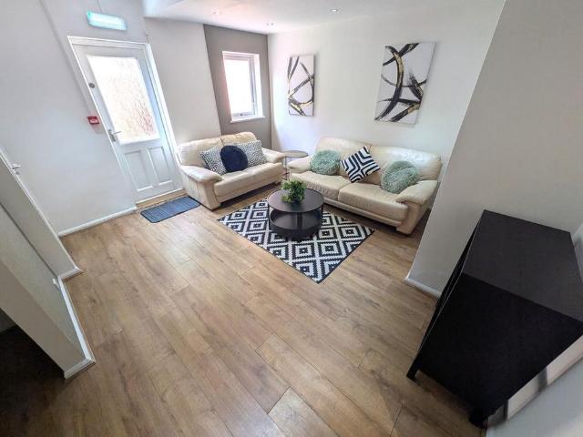 1 bedroom in a house share to rent