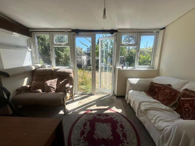 1 bedroom in a house share to rent