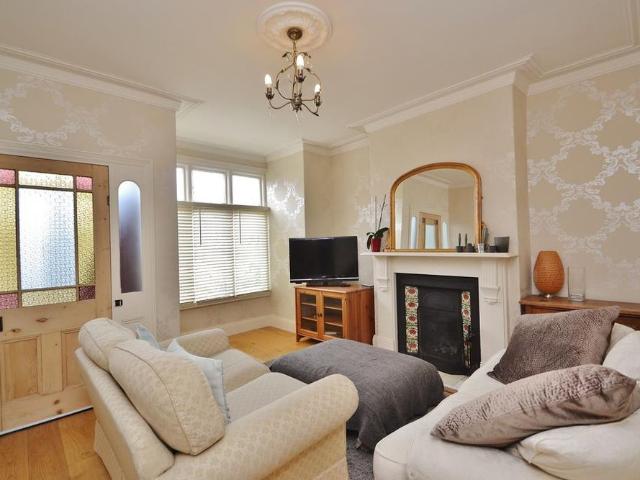 1 bedroom in a house share to rent