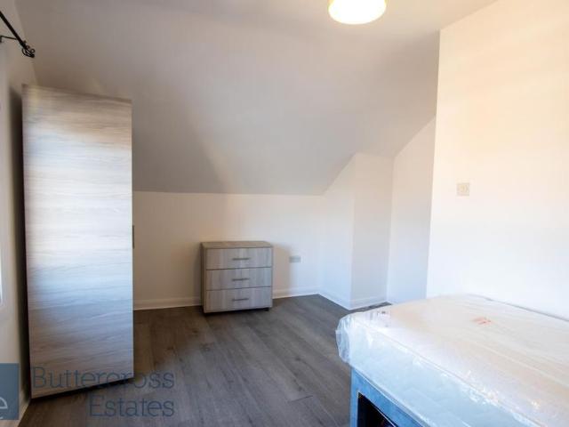 1 bedroom in a house share to rent
