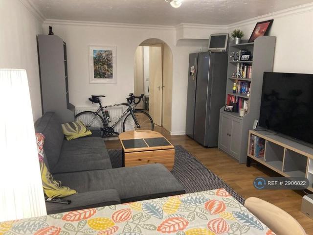 1 bedroom in a house share to rent