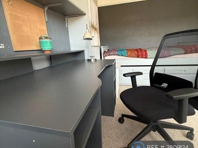 1 bedroom in a house share to rent