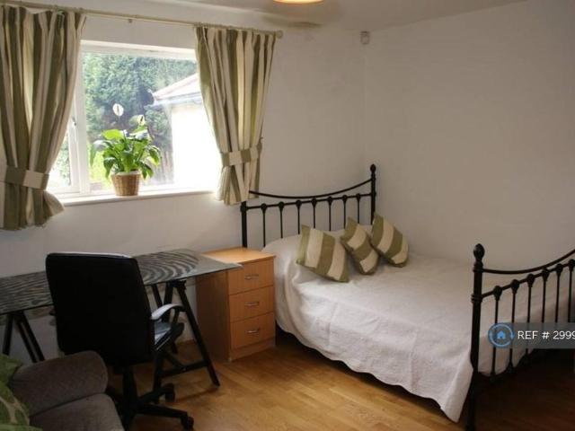 1 bedroom in a house share to rent