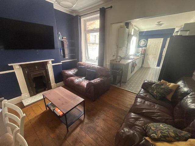 1 bedroom in a house share to rent