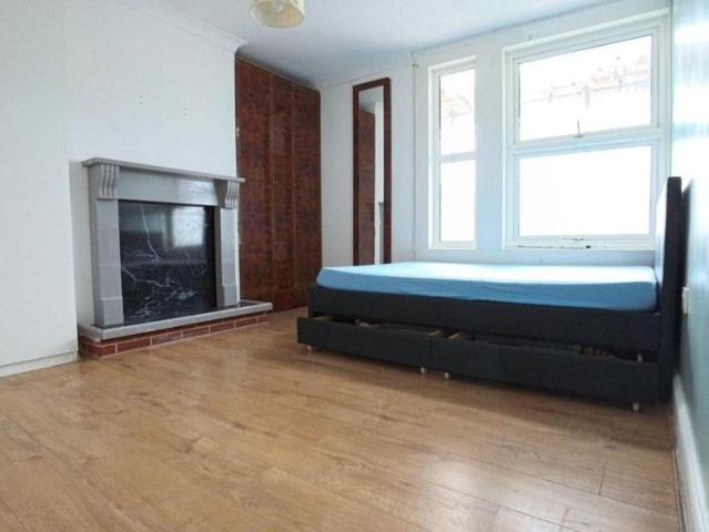 1 bedroom in a house share to rent