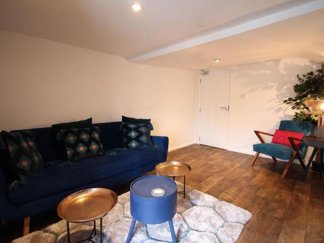 1 bedroom in a house share to rent