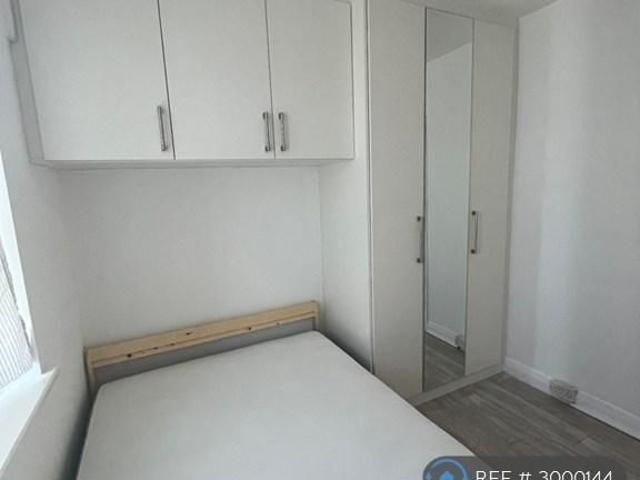1 bedroom in a house share to rent