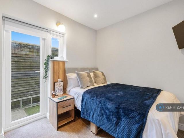 1 bedroom in a house share to rent