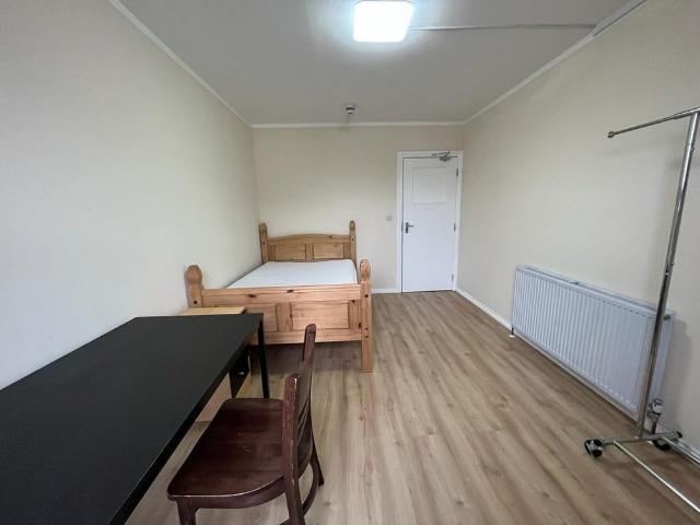 1 bedroom in a house share to rent