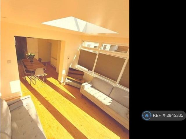 1 bedroom in a house share to rent