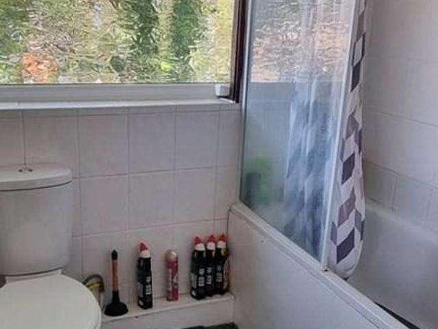 1 bedroom in a house share to rent