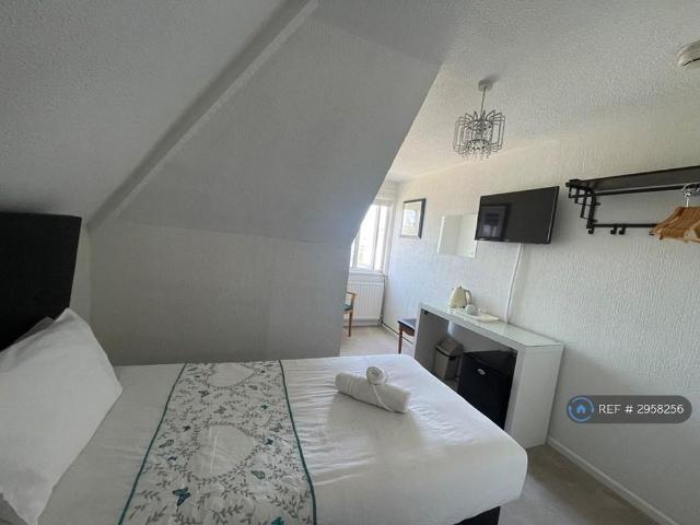 1 bedroom in a house share to rent