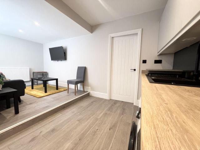 1 bedroom in a house share to rent