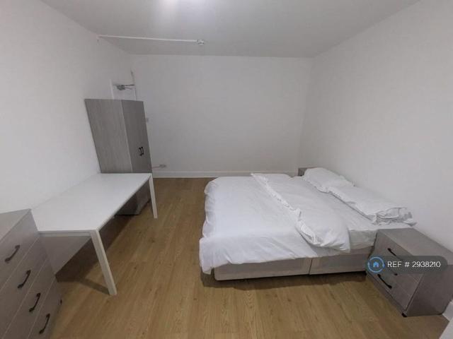 1 bedroom in a house share to rent