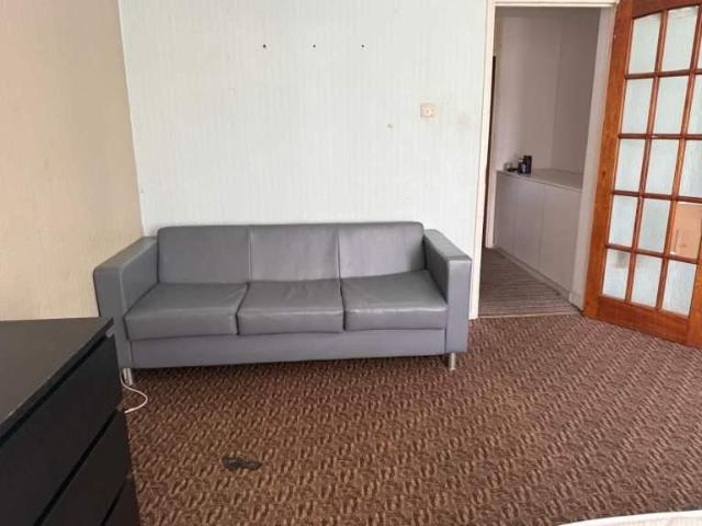 1 bedroom in a house share to rent