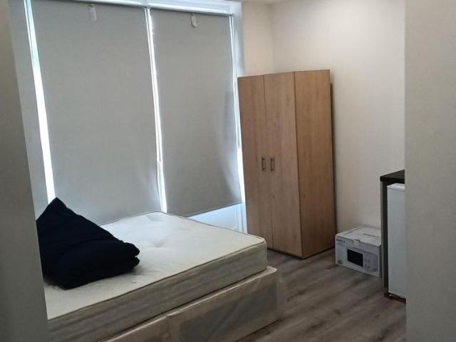 1 bedroom in a house share to rent