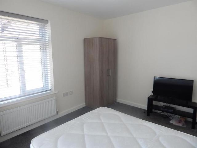 1 bedroom in a house share to rent