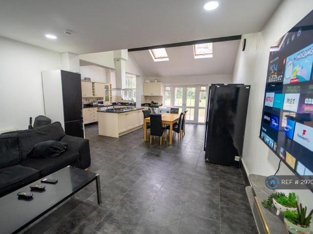 1 bedroom in a house share to rent