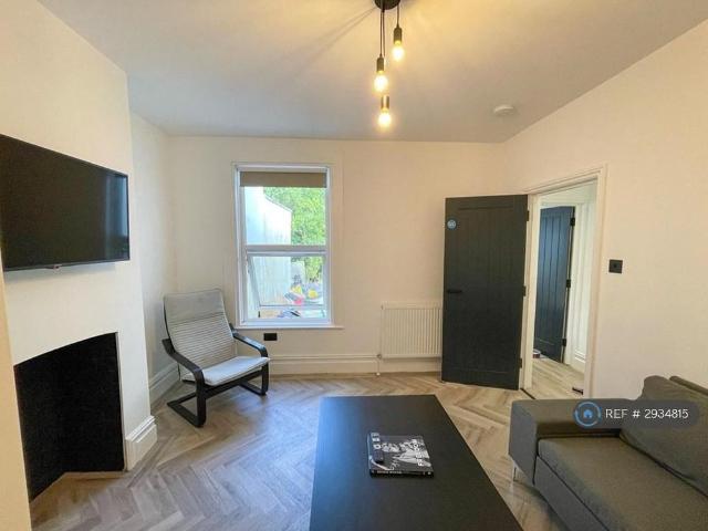 1 bedroom in a house share to rent