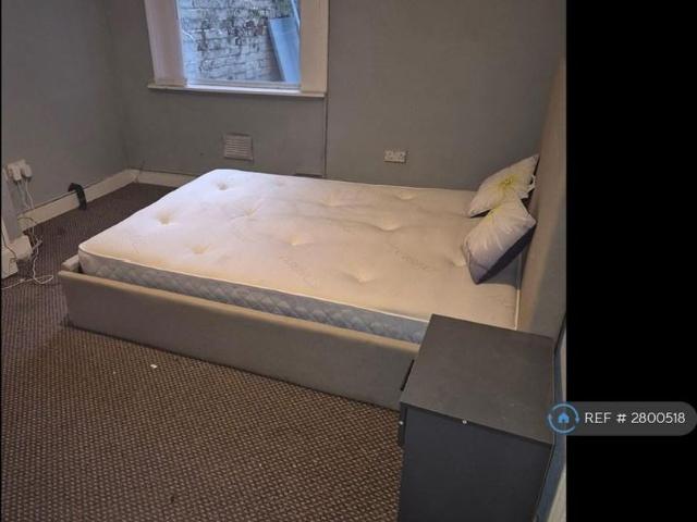 1 bedroom in a house share to rent