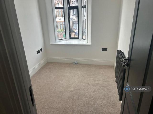 1 bedroom in a house share to rent