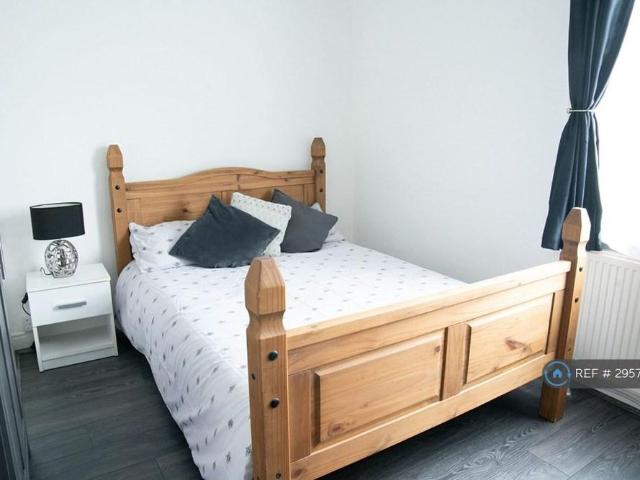 1 bedroom in a house share to rent