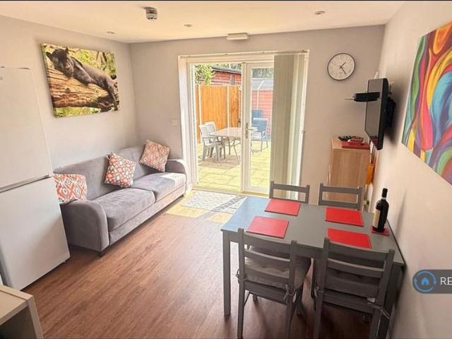 1 bedroom in a house share to rent