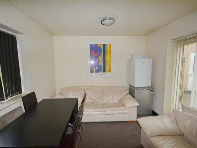 1 bedroom in a house share to rent