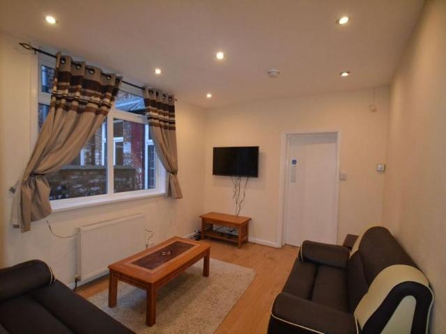 1 bedroom in a house share to rent
