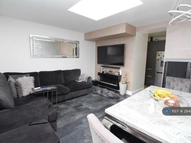 1 bedroom in a house share to rent