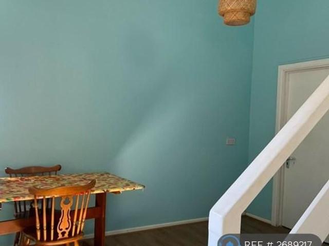 1 bedroom in a house share to rent