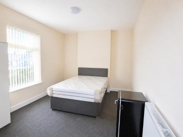 1 bedroom in a house share to rent