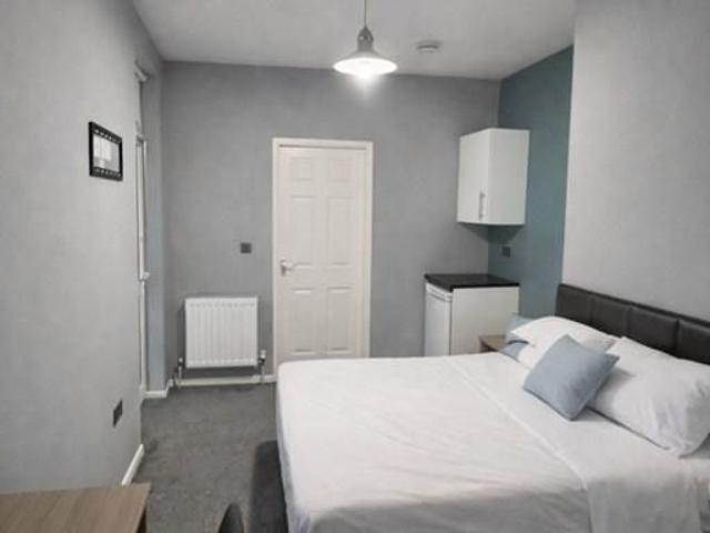 1 bedroom in a house share to rent