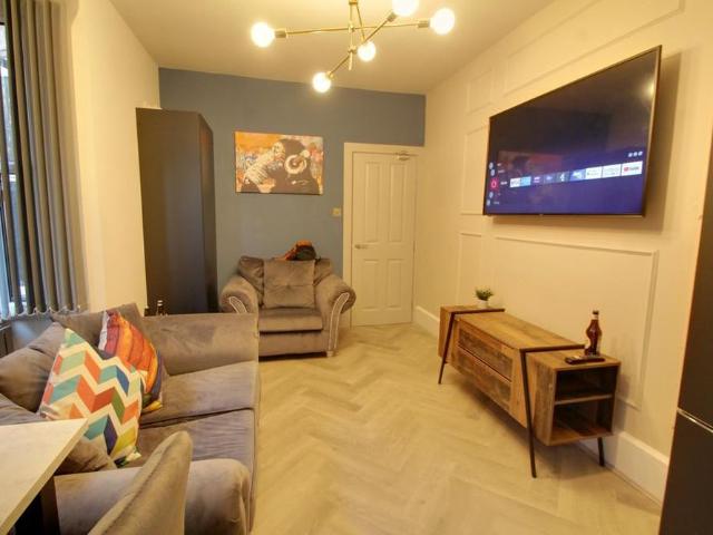 1 bedroom in a house share to rent