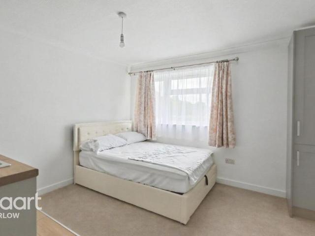 1 bedroom in a house share to rent