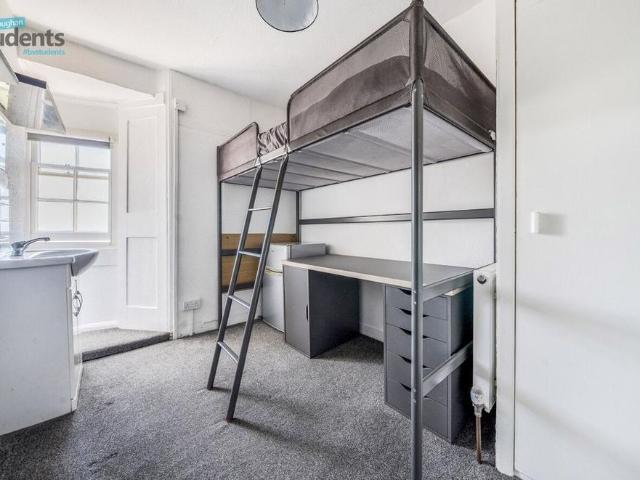 1 bedroom in a house share to rent
