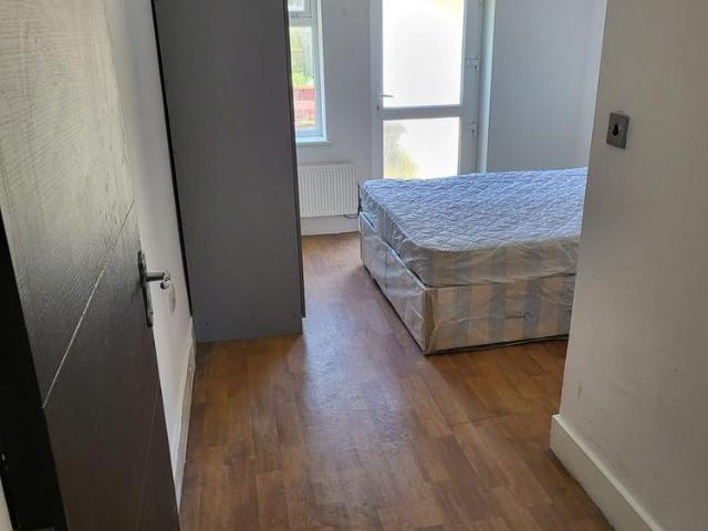 1 bedroom in a house share to rent