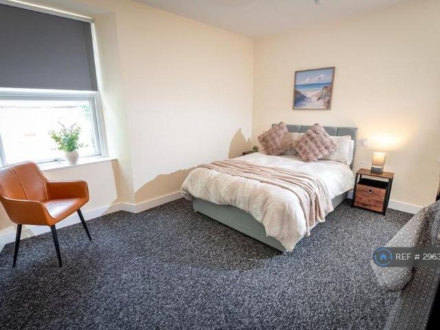 1 bedroom in a house share to rent