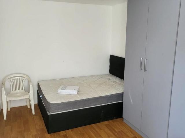 1 bedroom in a house share to rent