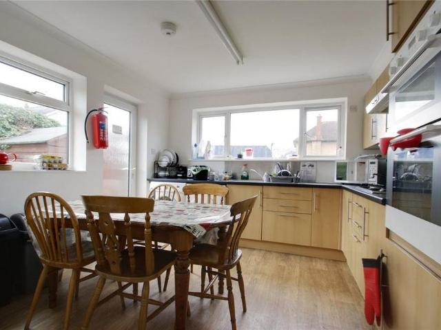 1 bedroom in a house share to rent