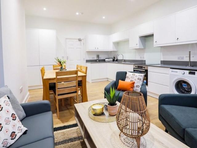 1 bedroom in a house share to rent