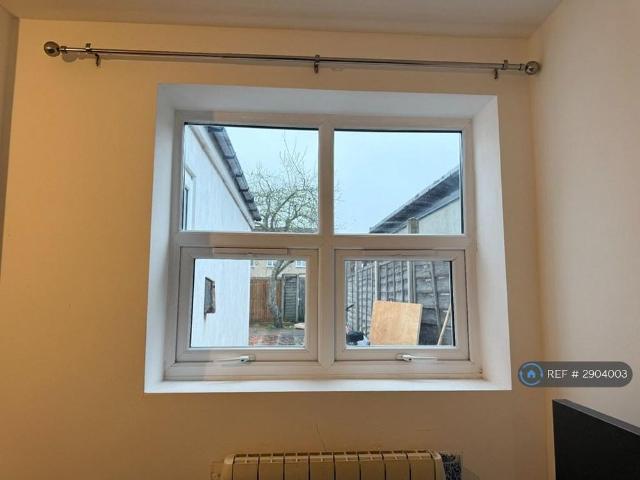 1 bedroom in a house share to rent