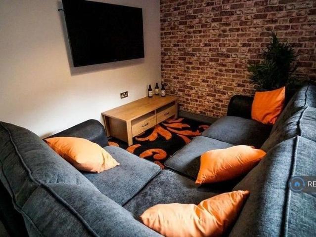 1 bedroom in a house share to rent