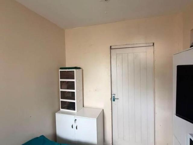 1 bedroom in a house share to rent