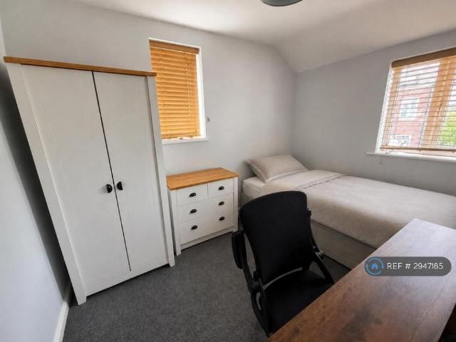 1 bedroom in a house share to rent