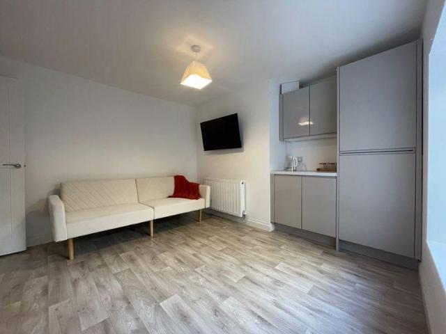 1 bedroom in a house share to rent