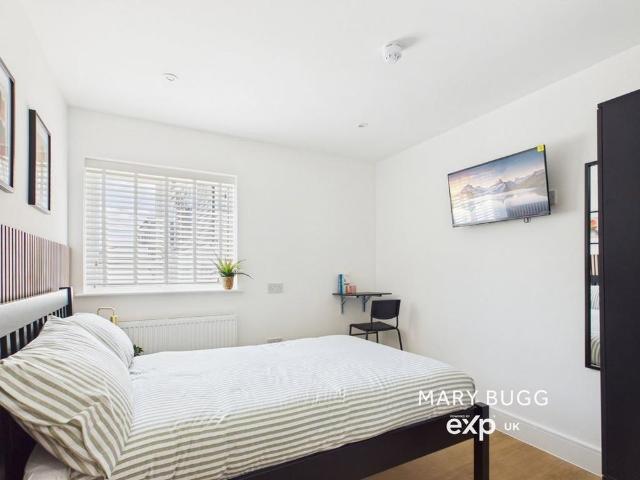 1 bedroom in a house share to rent