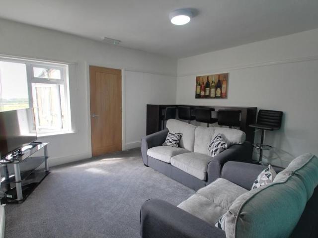 1 bedroom in a house share to rent