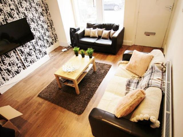 1 bedroom in a house share to rent