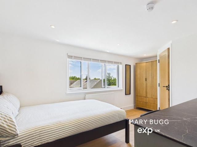 1 bedroom in a house share to rent